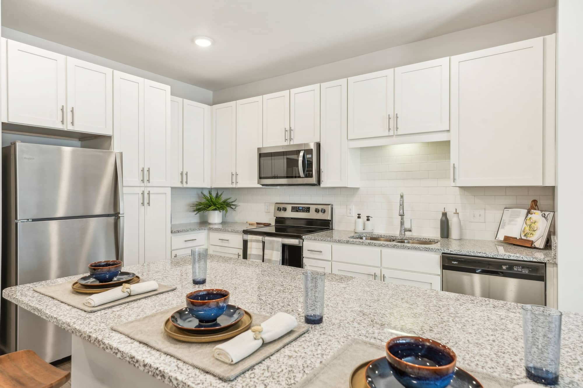 Gallery | Lake Gibson Apartments | Lakeland, FL