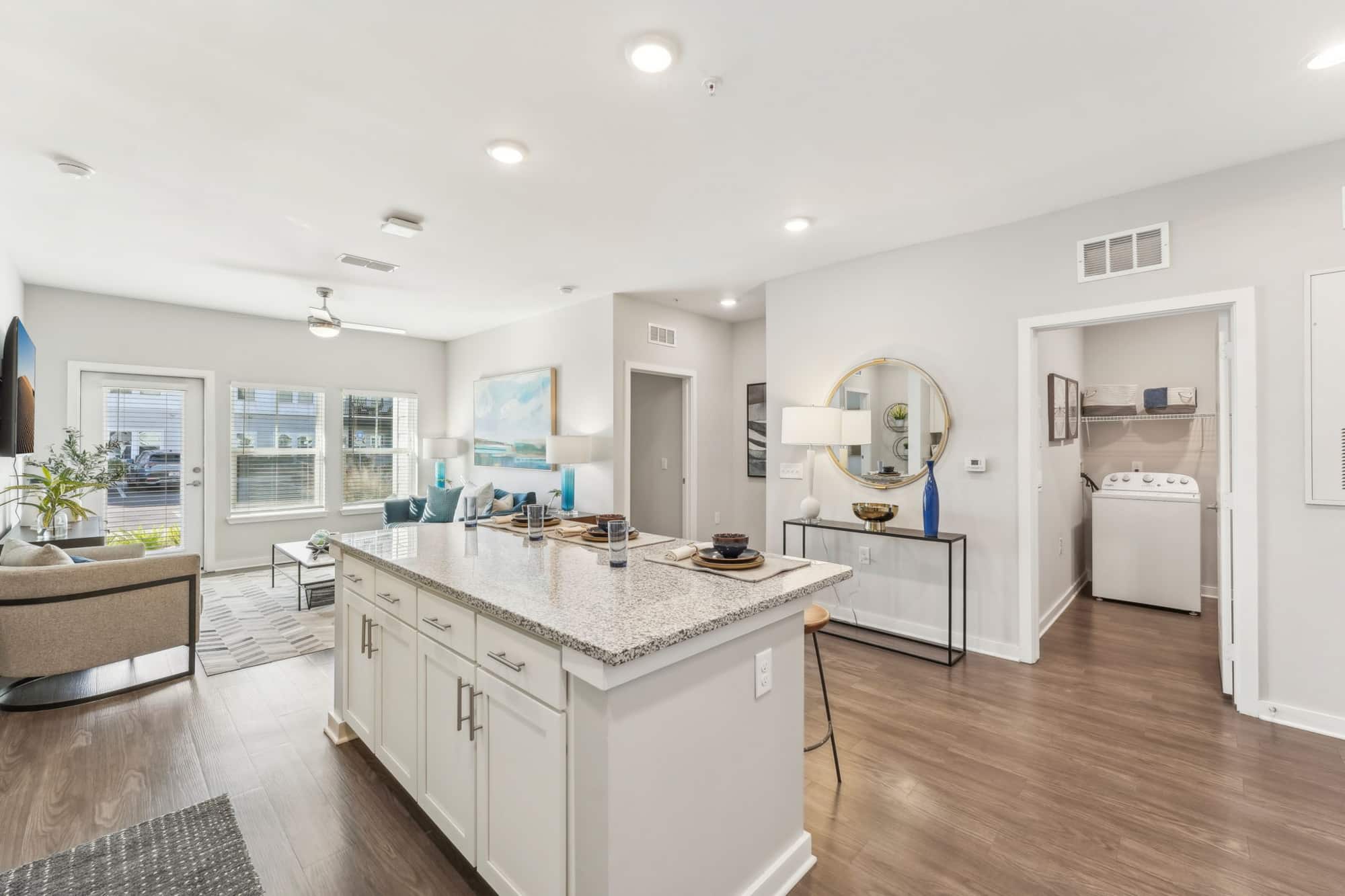 Gallery | Lake Gibson Apartments | Lakeland, FL